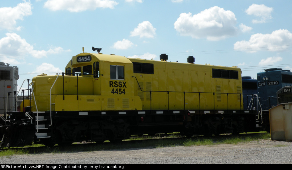 RSSX 4454 at mid america car